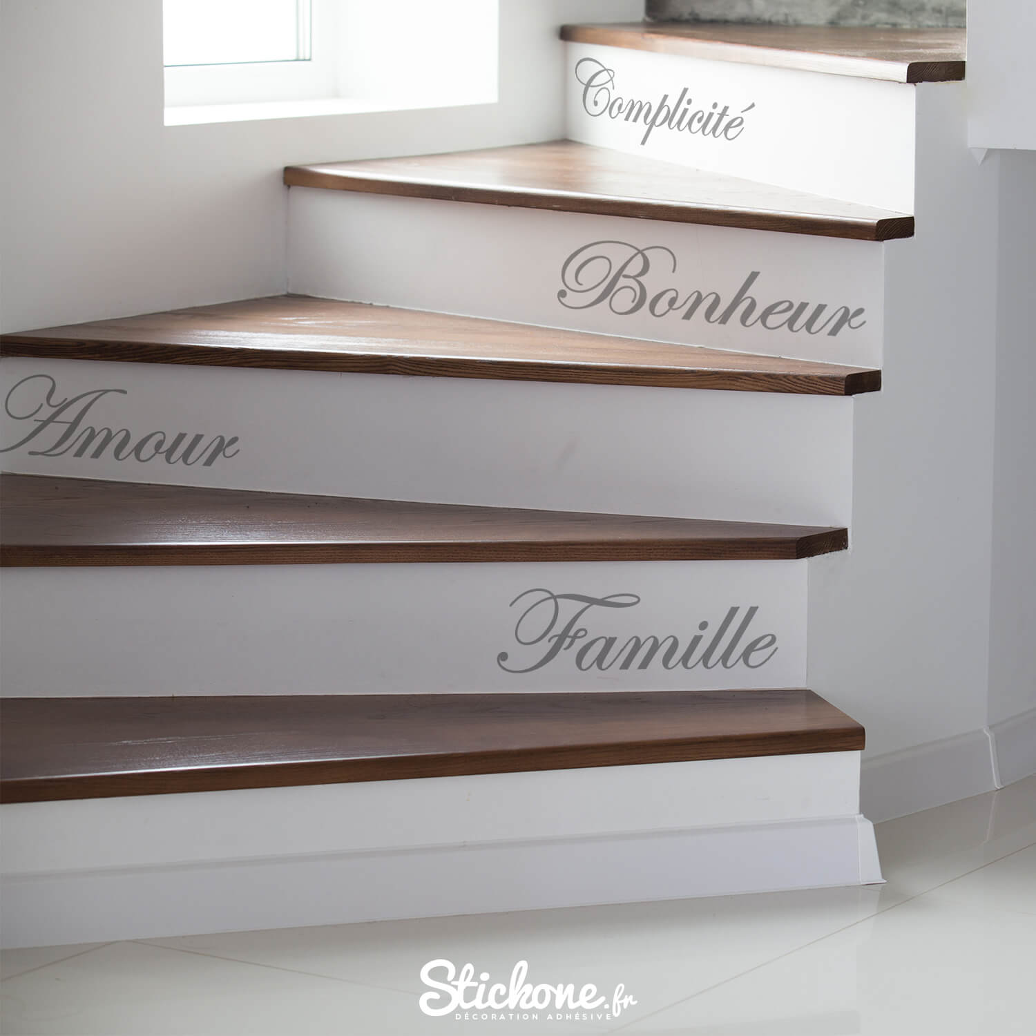 Stickers contremarches : Relookez vos escaliers de façon originale